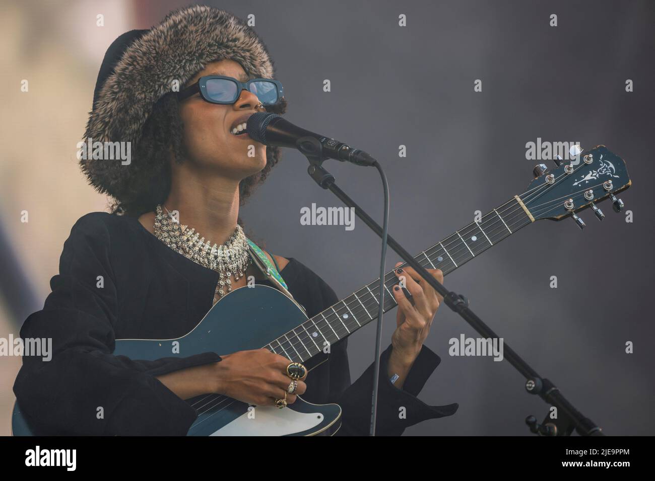 Glastonbury, UK. 26th June, 2022. Lianne La Havas Plays the Other Stage ...