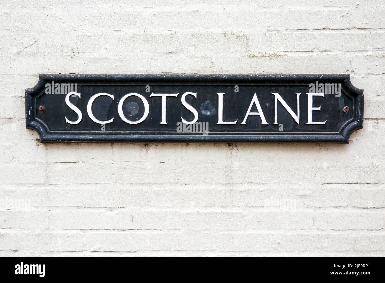 Scots Lane road name sign on white painted brick wall Stock Photo - Alamy