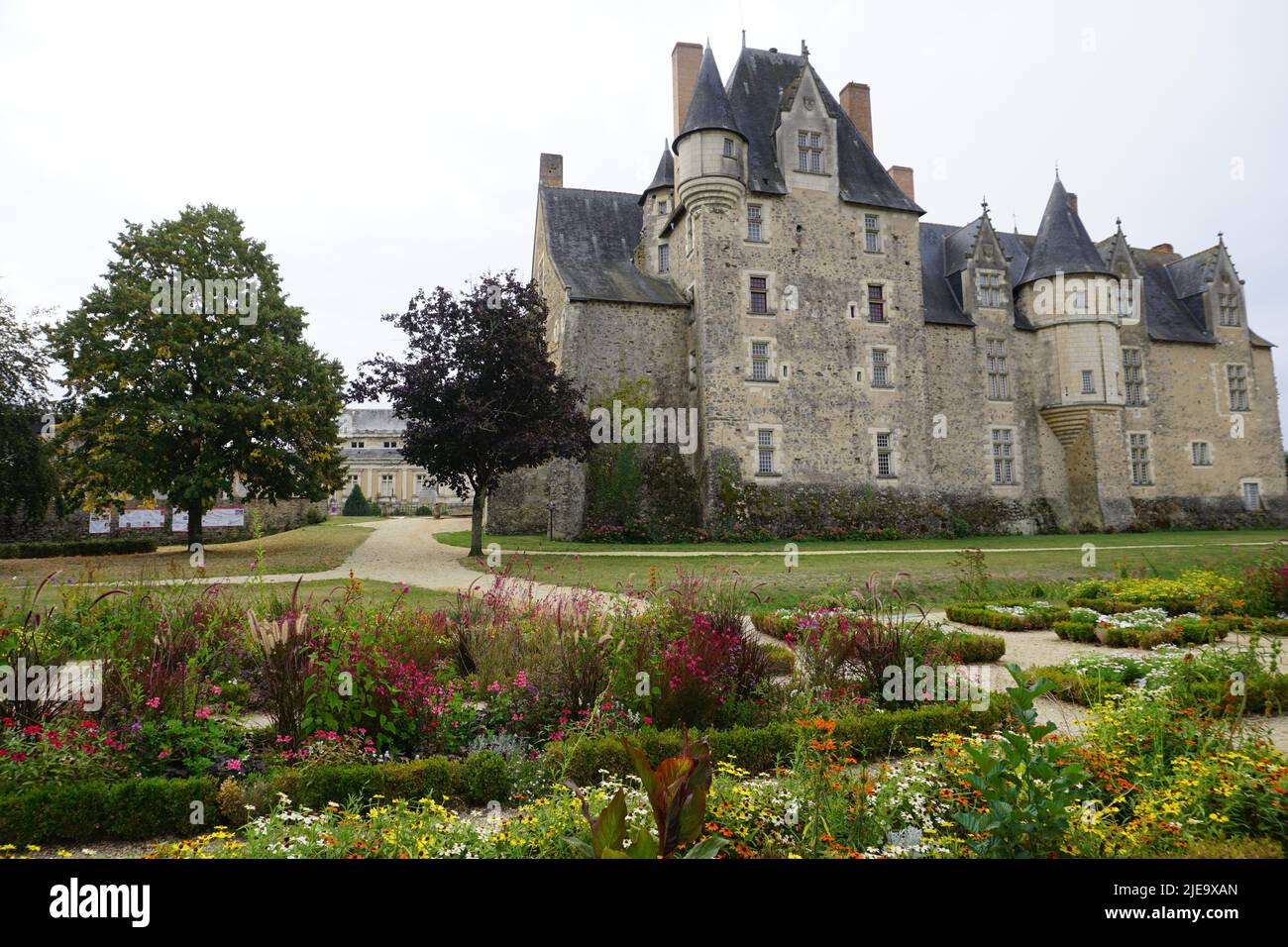 Castle in the country hi-res stock photography and images - Alamy