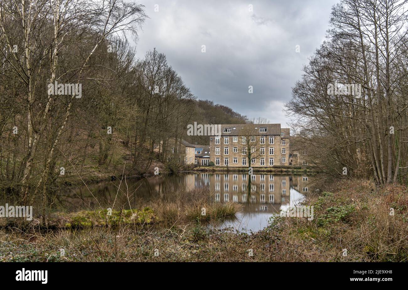 Mill pond dike hi-res stock photography and images - Alamy