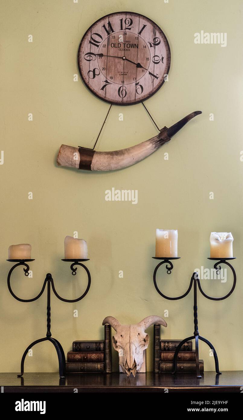 Horn artefacts hi-res stock photography and images - Alamy