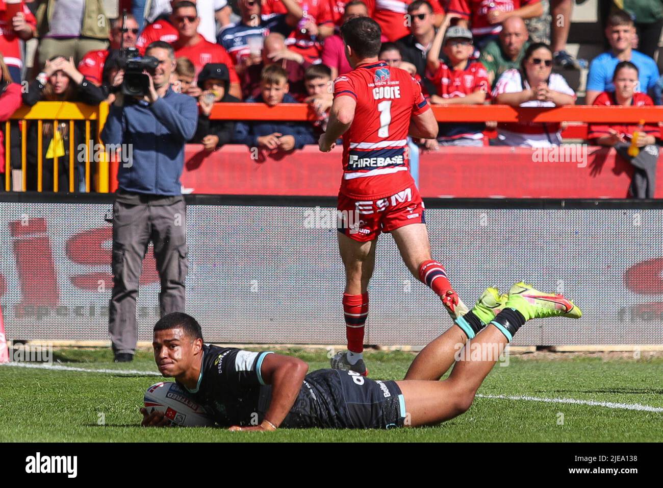 Will Pryce #1 of Huddersfield Giants goes over for a try Stock Photo ...