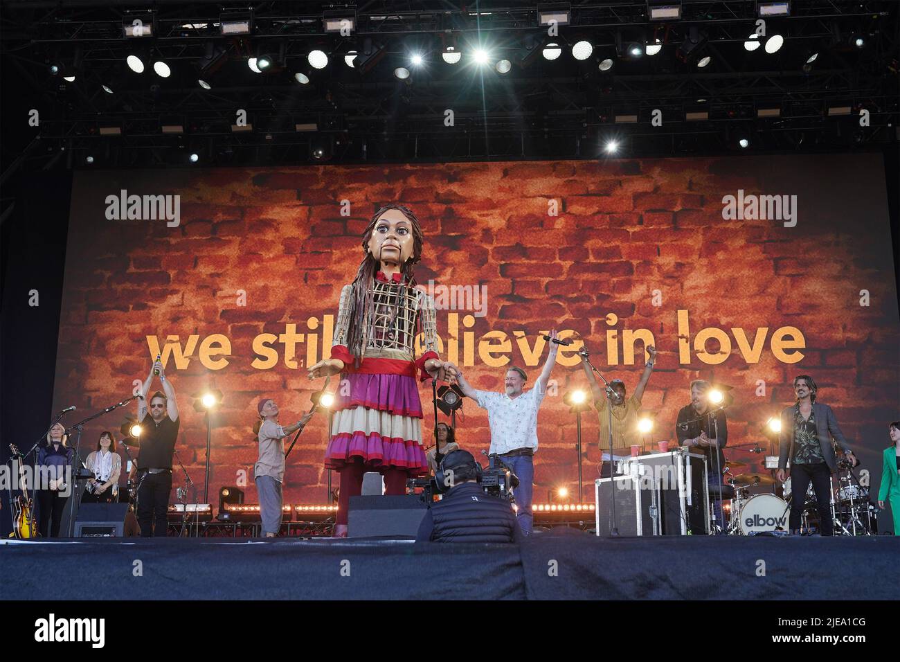 Elbow with puppet Little Amal on the Pyramid Stage Stock Photo - Alamy