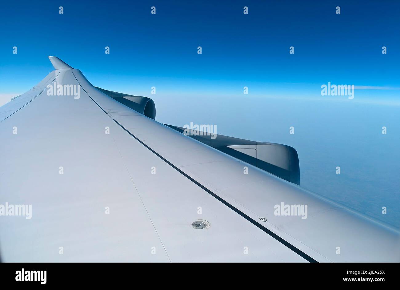 The beautiful wing of a Boeing 747-400 (inflight, international ...