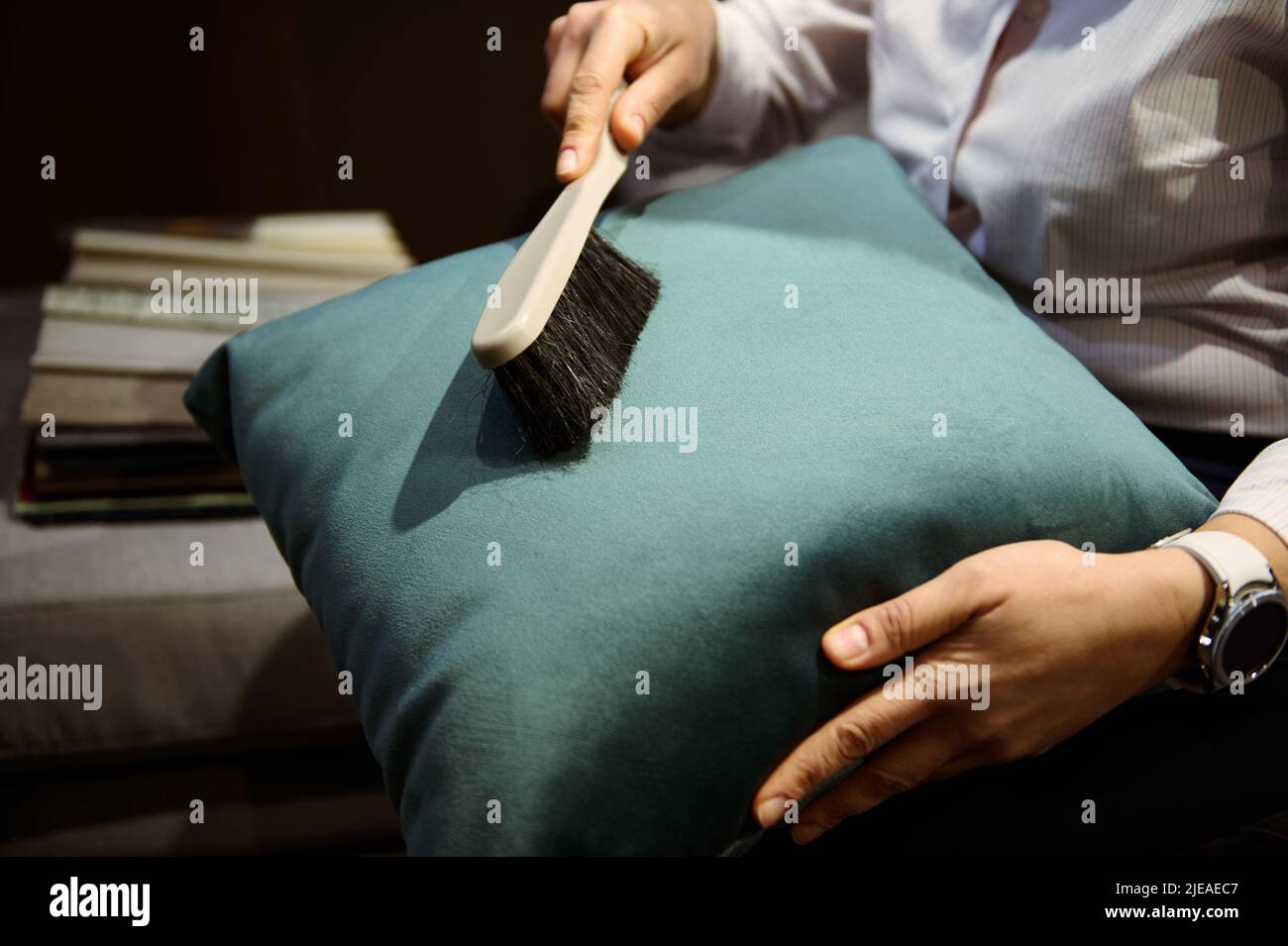 Using dustpan hi-res stock photography and images - Alamy