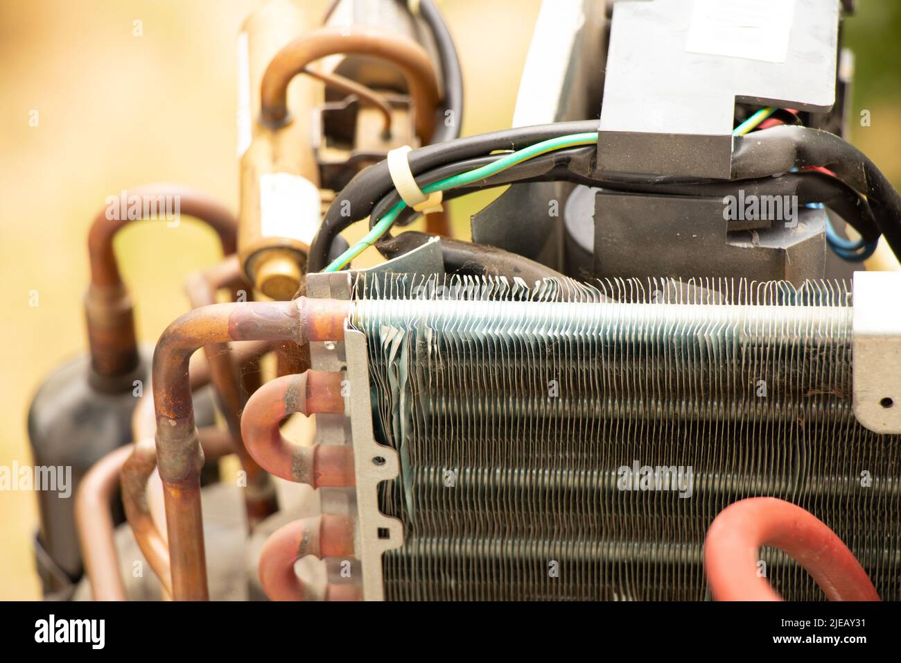 Installation of air conditioner hi-res stock photography and images - Alamy