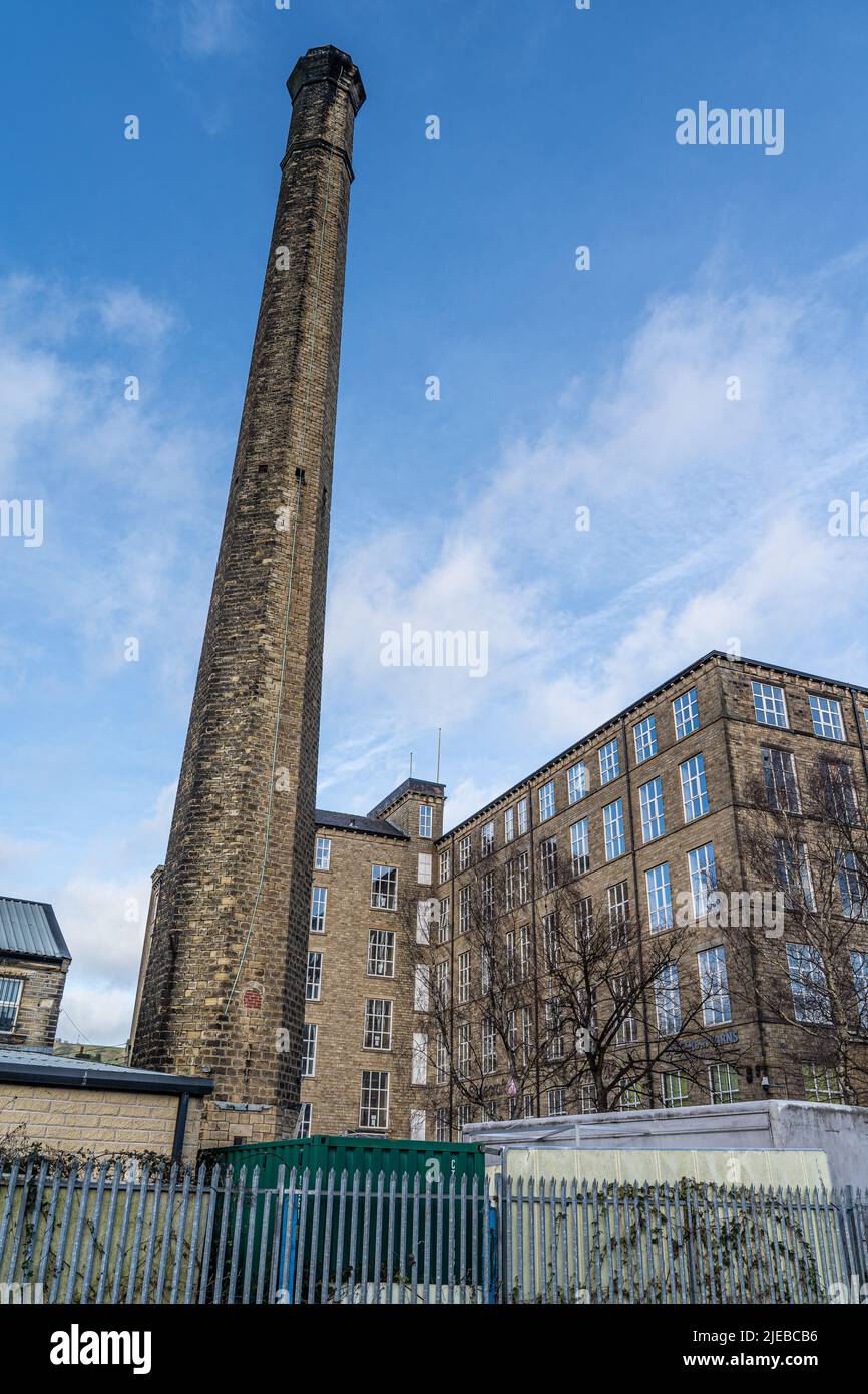 Converging verticals hi-res stock photography and images - Alamy