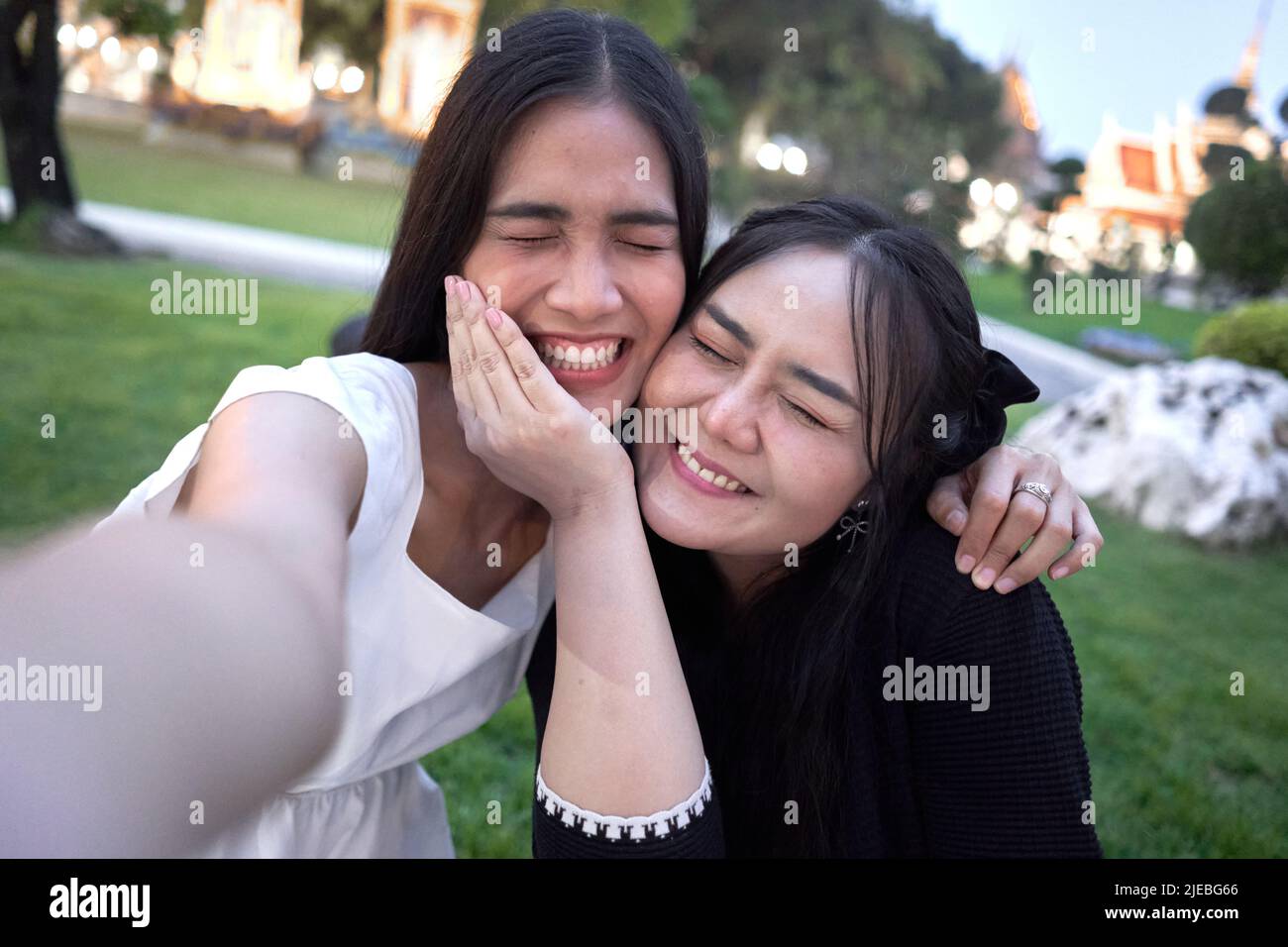 Two best friends taking selfie hi-res stock photography and images - Alamy