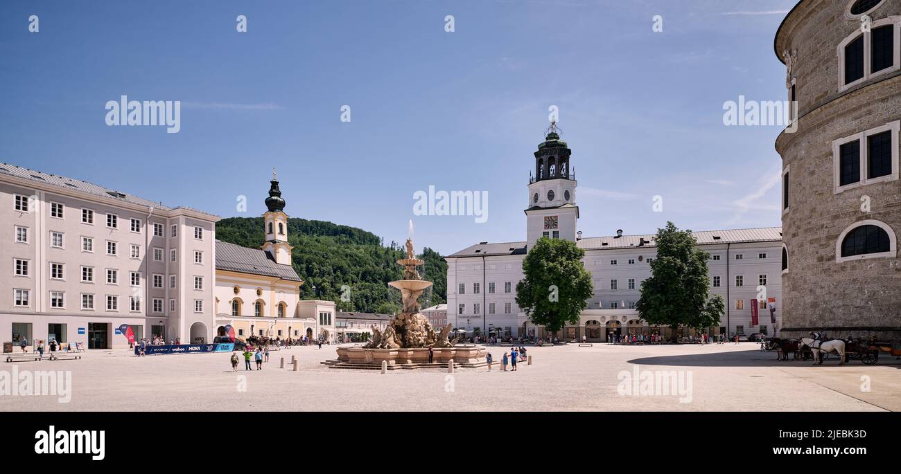 Baroque Residence fountain and Residentplatz in Salzburg, Austria Stock ...