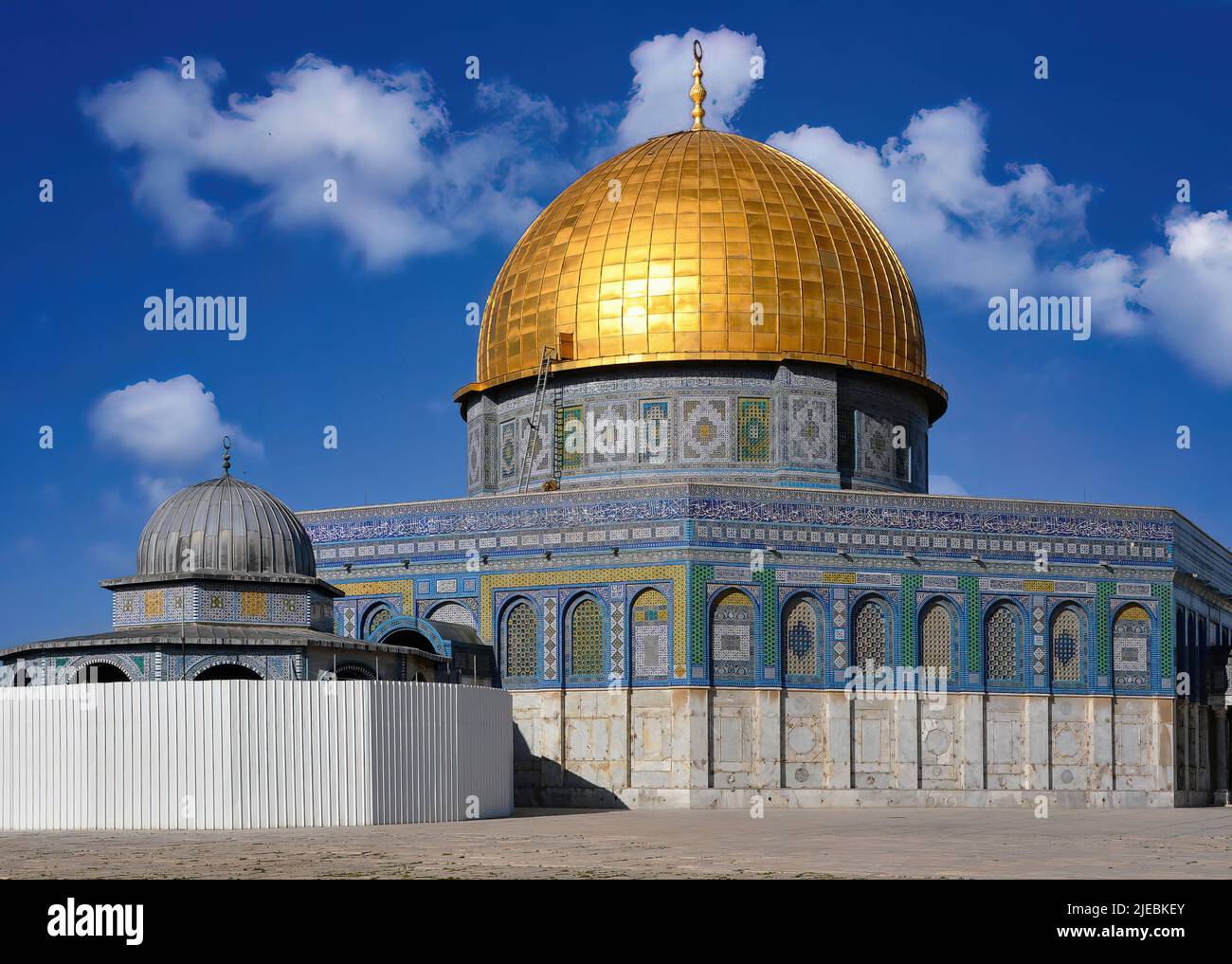 Dome of a temple hi-res stock photography and images - Alamy