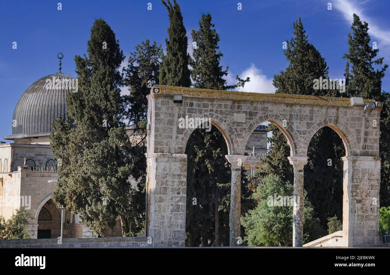 The Temple Mount in Jerusalem is the third holiest place for Muslims ...