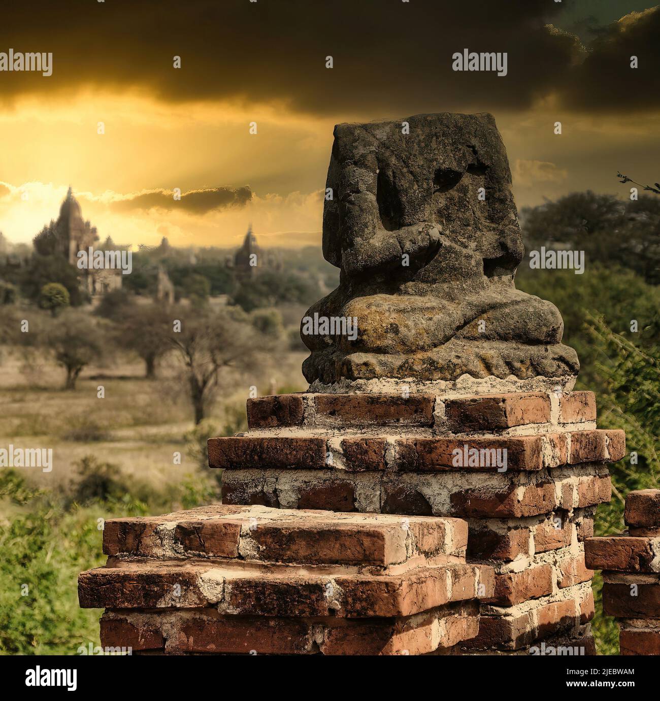 A beautiful sunrise illuminates the Temples of the world famous Bagan ...