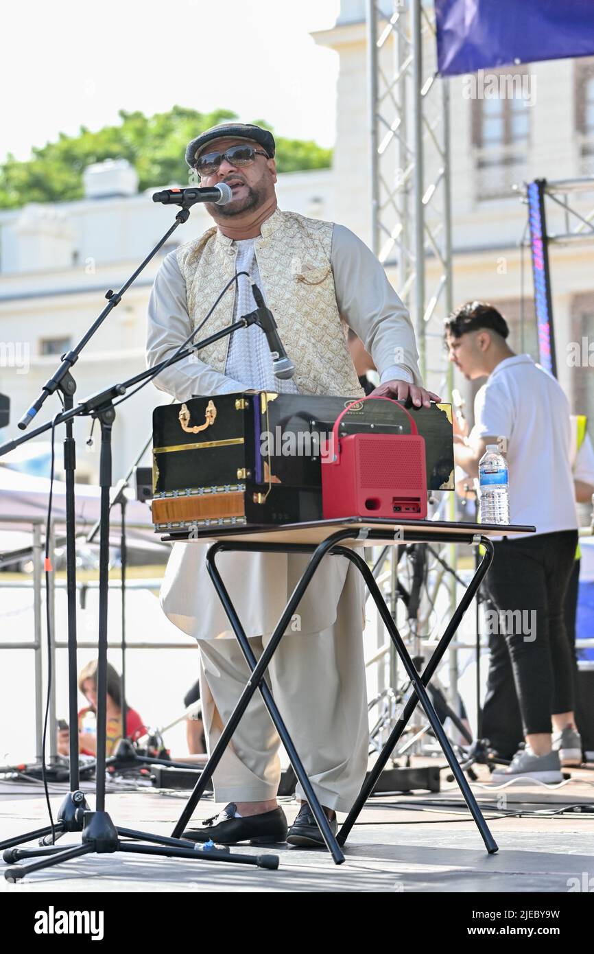 Singer yusuf hi-res stock photography and images - Alamy