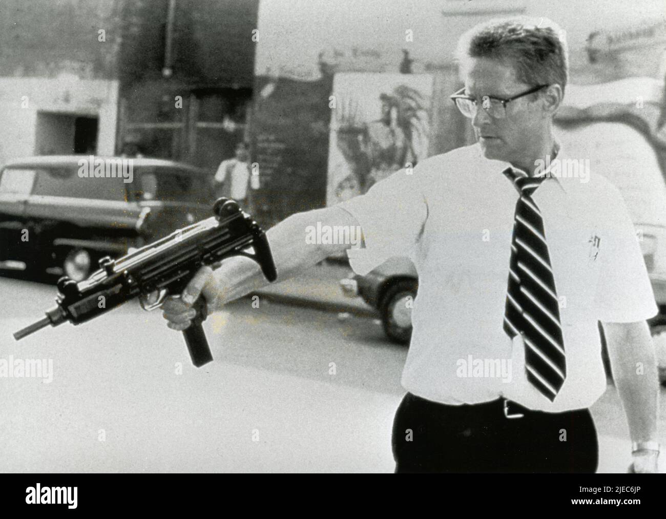 Falling down michael douglas hi-res stock photography and images - Alamy