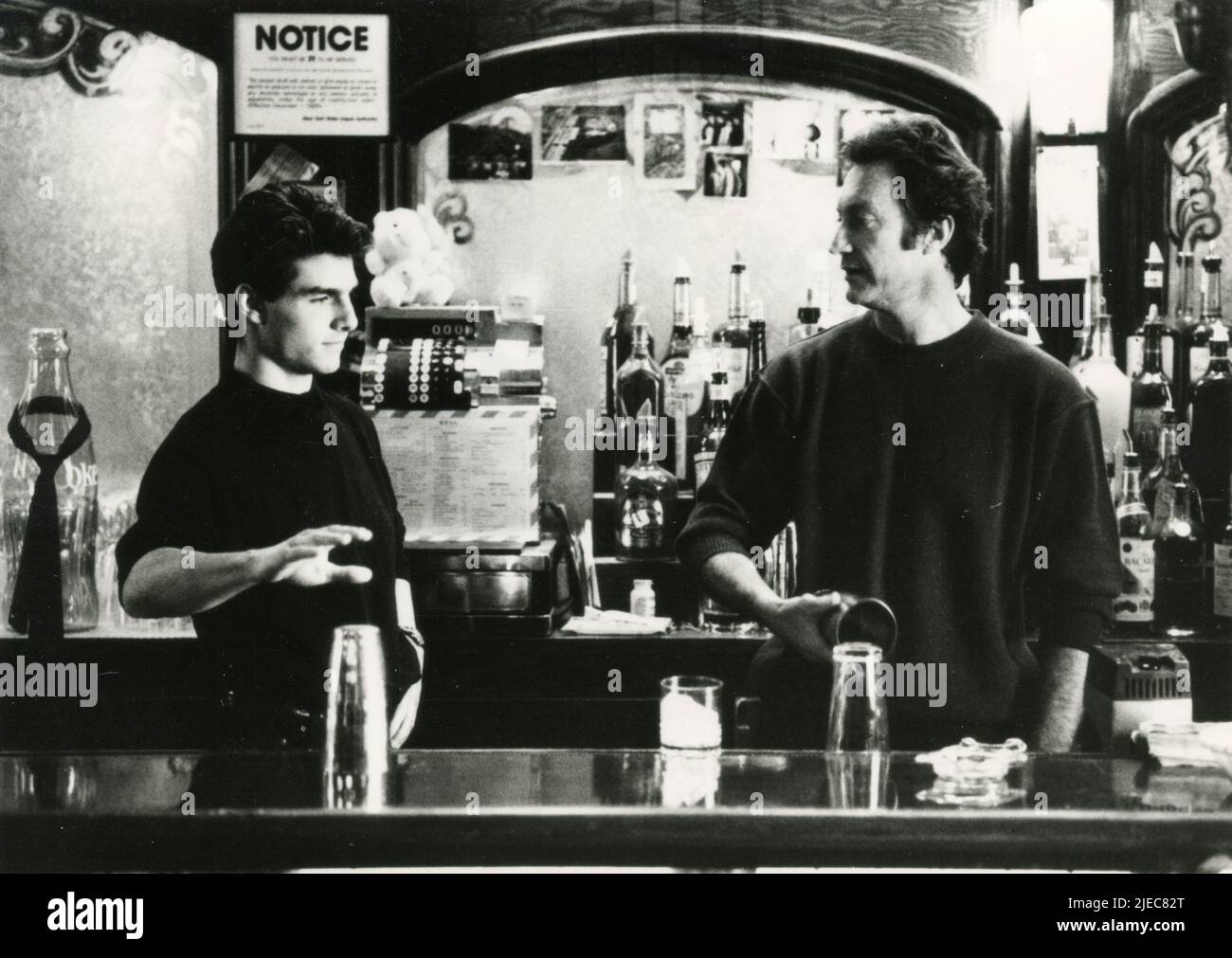 Cocktail film tom cruise hi-res stock photography and images - Alamy