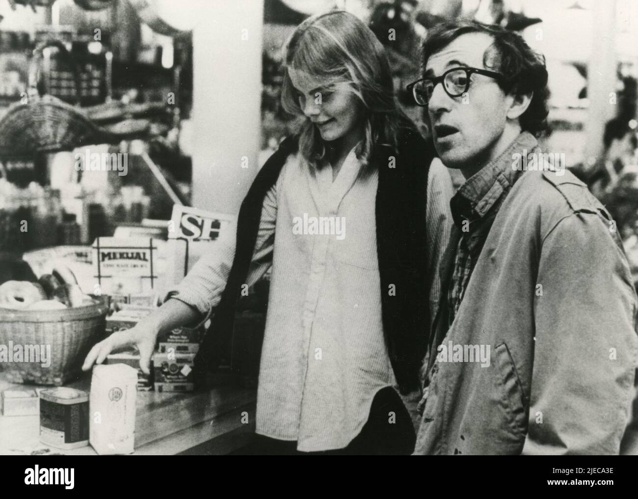 Manhattan mariel hemingway woody allen hi-res stock photography and ...