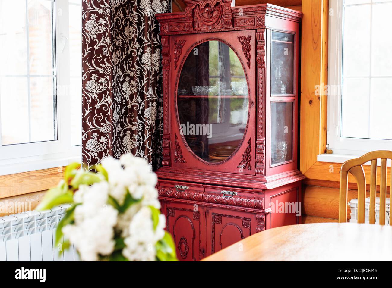 Stand between windows hi-res stock photography and images - Alamy