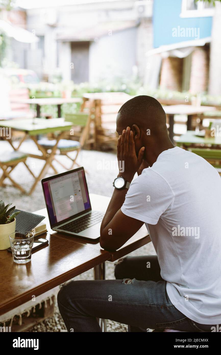 Confused african hi-res stock photography and images - Alamy