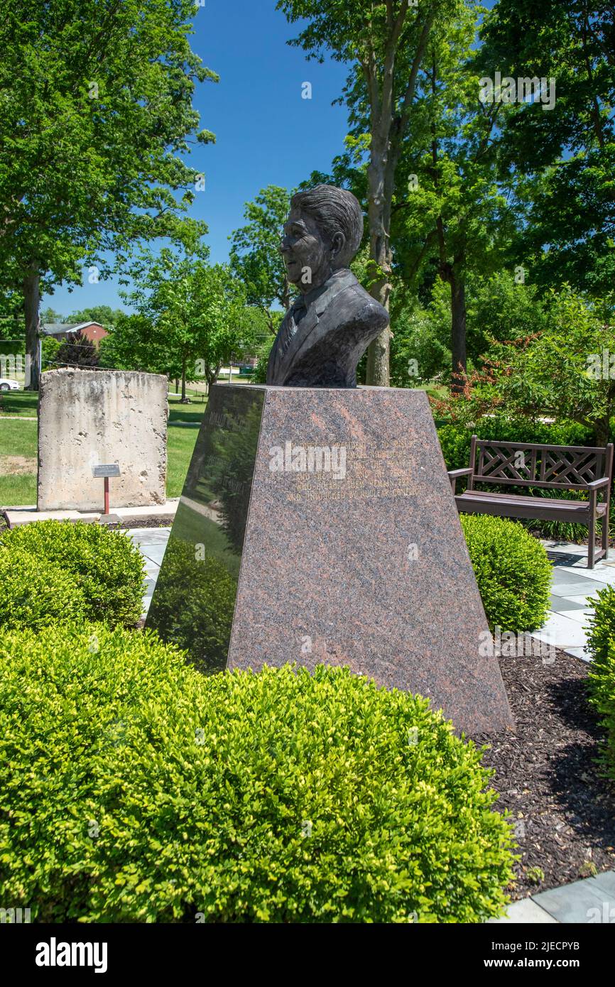 Eureka, Illinois - The Ronald Reagan Peace Garden at Eureka College ...