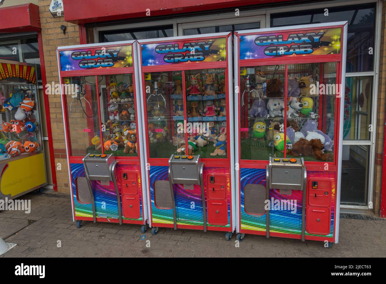 Amusement park grabbing machine Stock Photo - Alamy