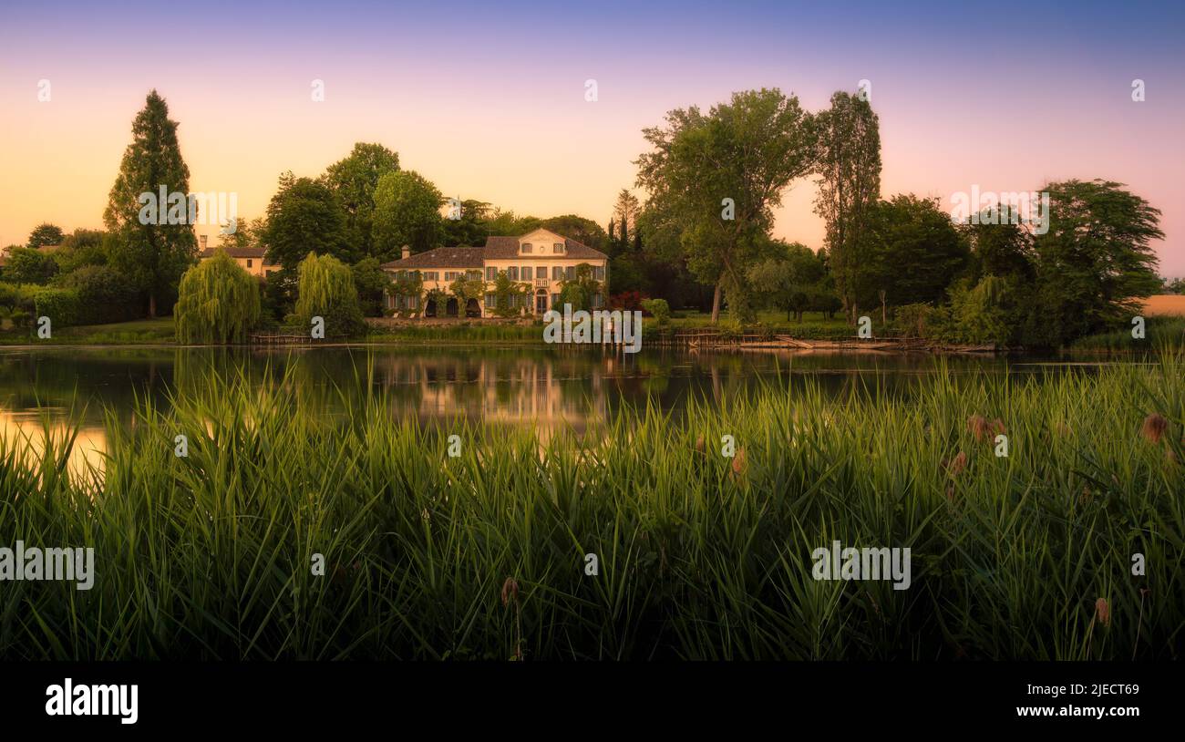 Casier (Treviso): The river Sile at sunset, on the background Villa ...