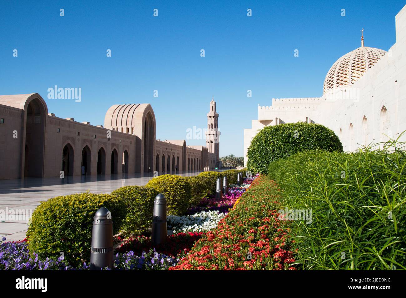 Calligraphy in islamic architecture hi-res stock photography and images ...