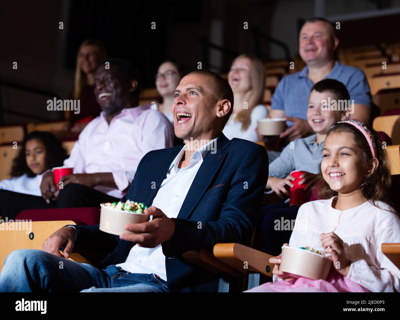 Audience in movie theater 30s hi-res stock photography and images - Alamy