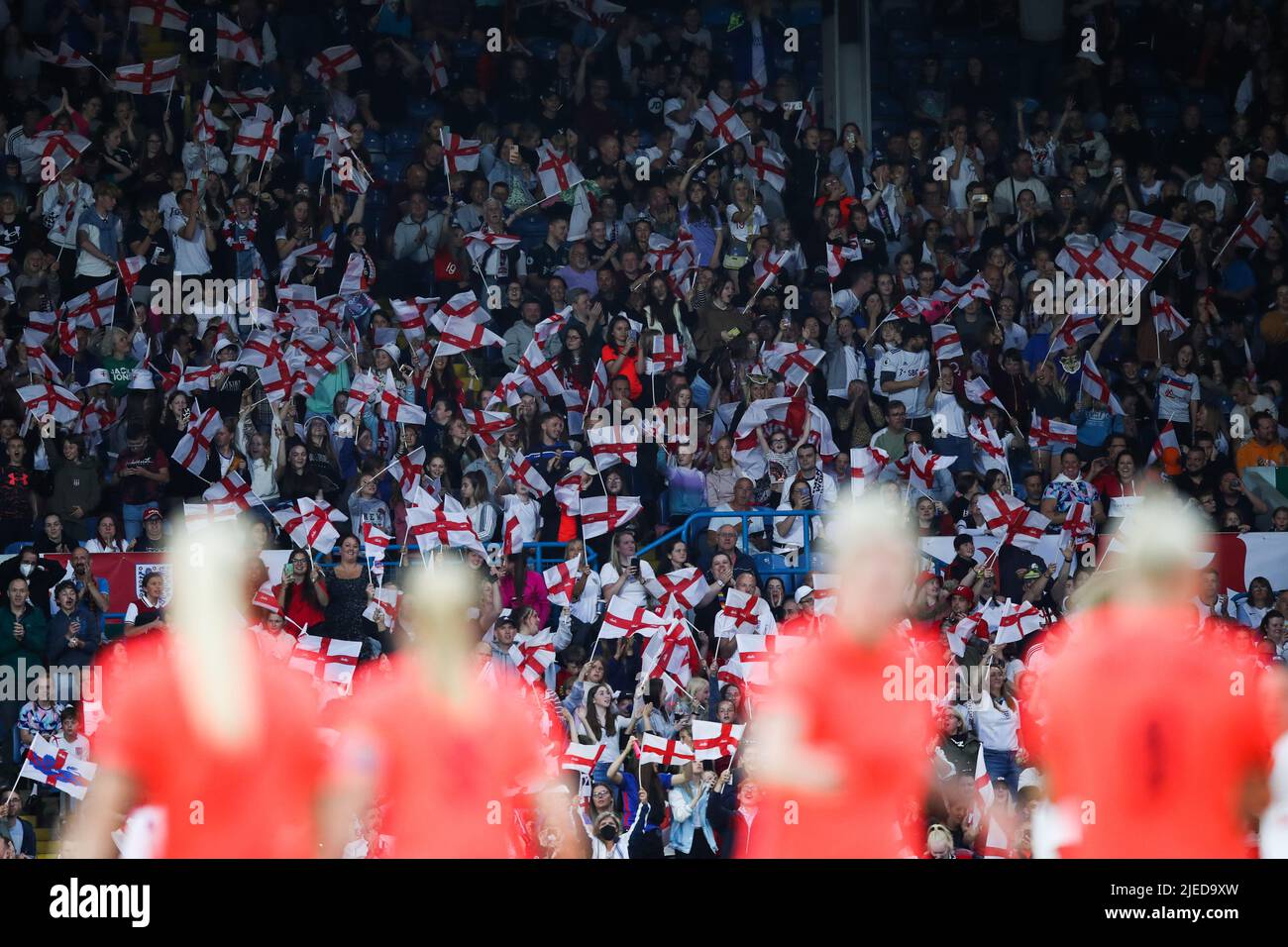 England fans in the stands hi-res stock photography and images - Alamy