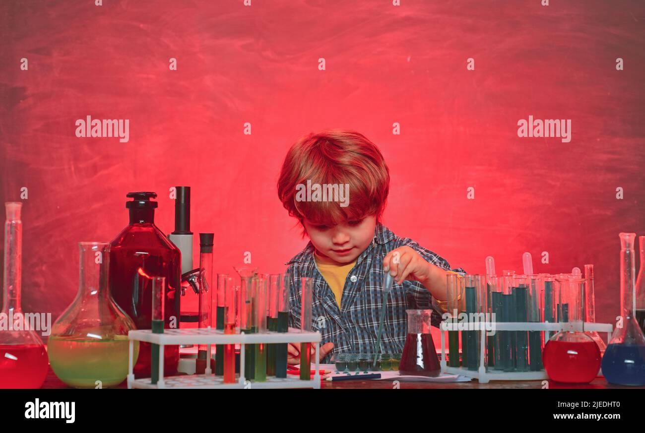 Middle school chemistry lab hi-res stock photography and images - Alamy
