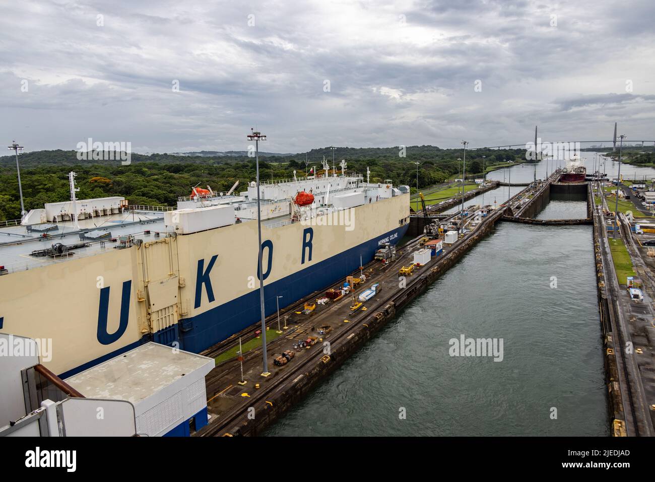Inside gatun locks canal hi-res stock photography and images - Alamy