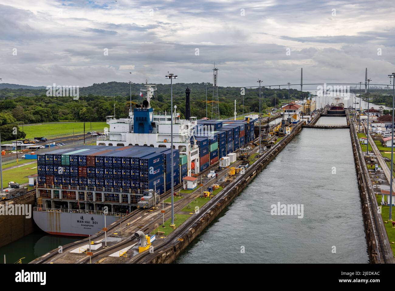 Inside the Gatun Locks, Canal Zone, Panama Stock Photo - Alamy