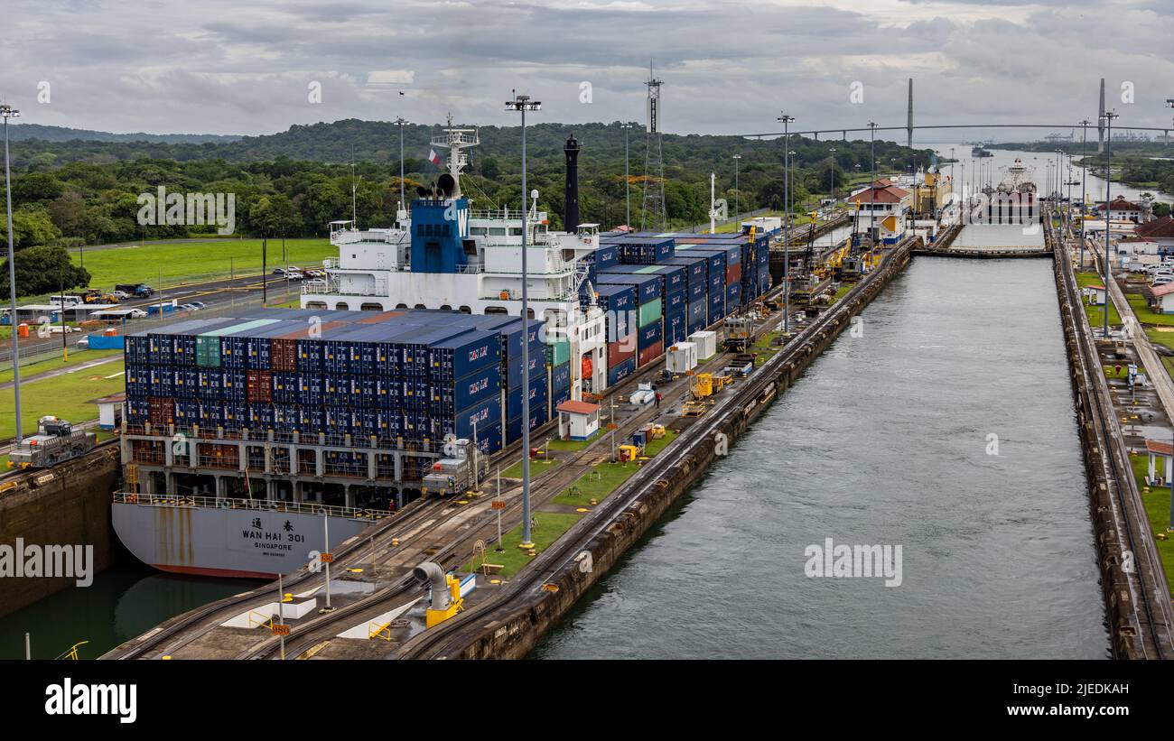 Inside the Gatun Locks, Canal Zone, Panama Stock Photo - Alamy