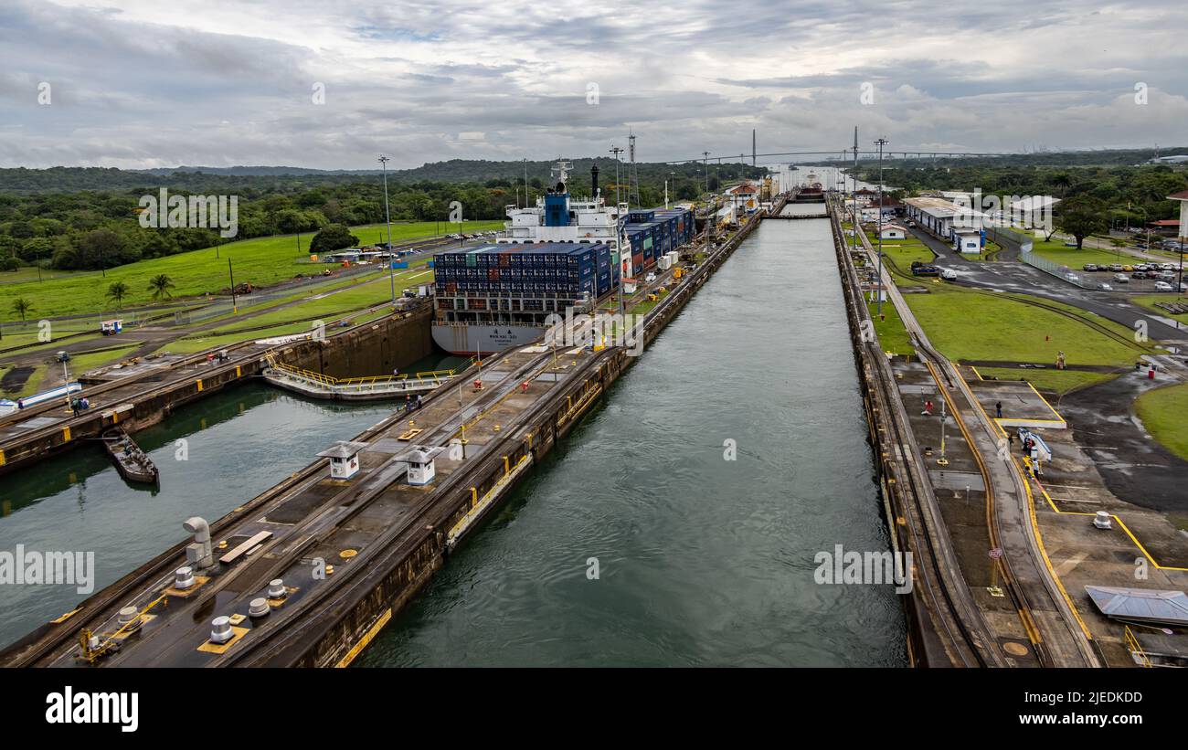 Inside the Gatun Locks, Canal Zone, Panama Stock Photo - Alamy
