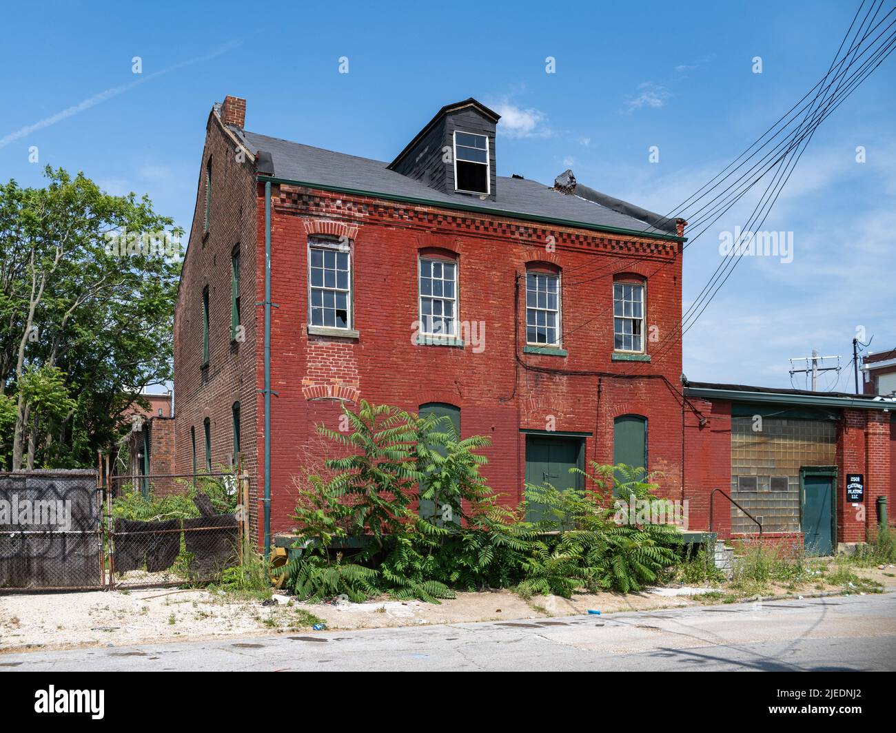 Industrial building in south St. Louis Stock Photo - Alamy