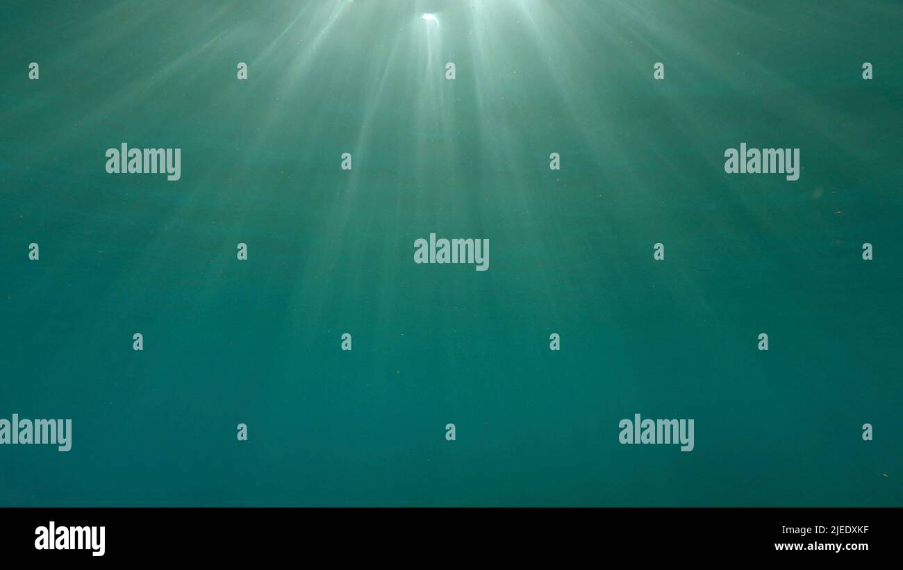 Water underwater light rays sunset hi-res stock photography and images ...