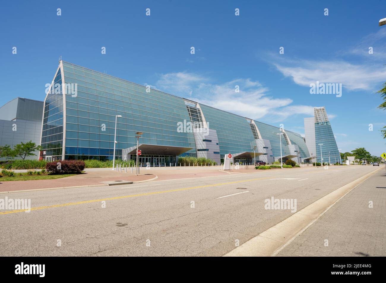 Photo of the modern Virginia Beach Convention Center Stock Photo - Alamy