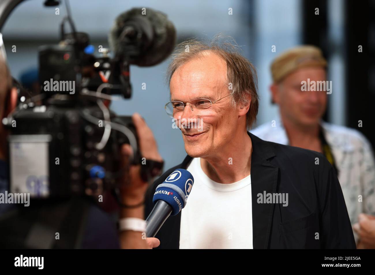 Munich, Germany. 26th June, 2022. Actor Edgar Selge arrives at the ...