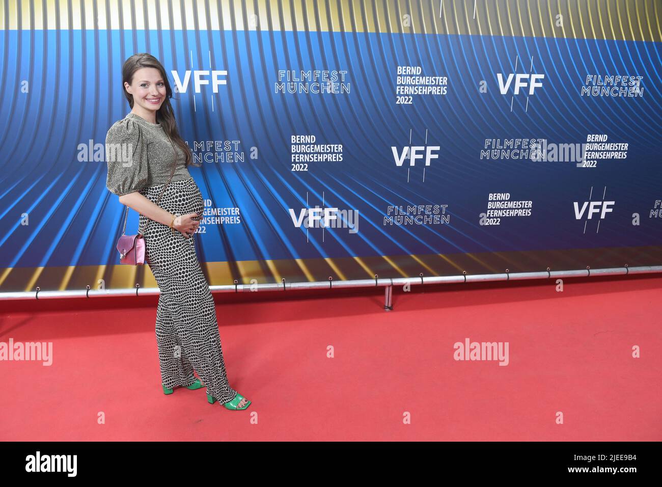 Munich, Germany. 26th June, 2022. Pregnant actress Julia Hartmann ...