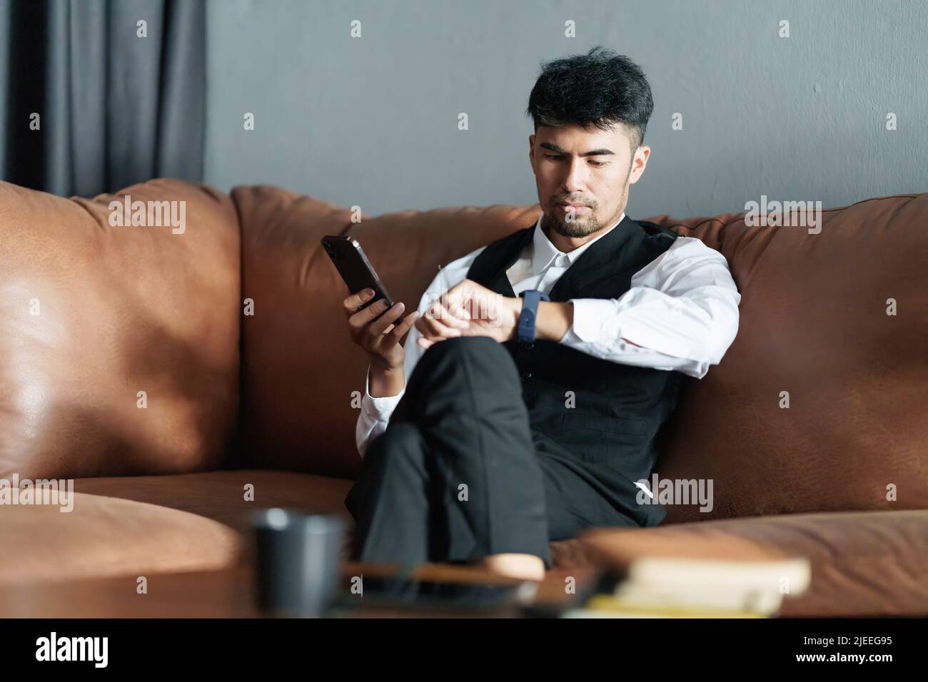 Waiting customer upset hi-res stock photography and images - Alamy