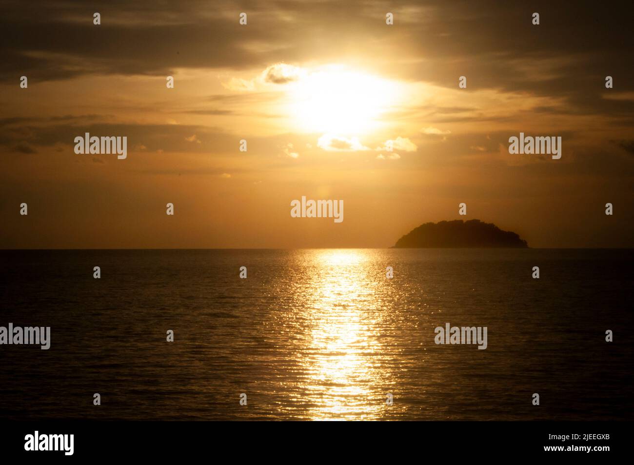 Sunset at Tanjung Aru Beach, Kota Kinabalu, Sabah, Borneo, Malaysia ...