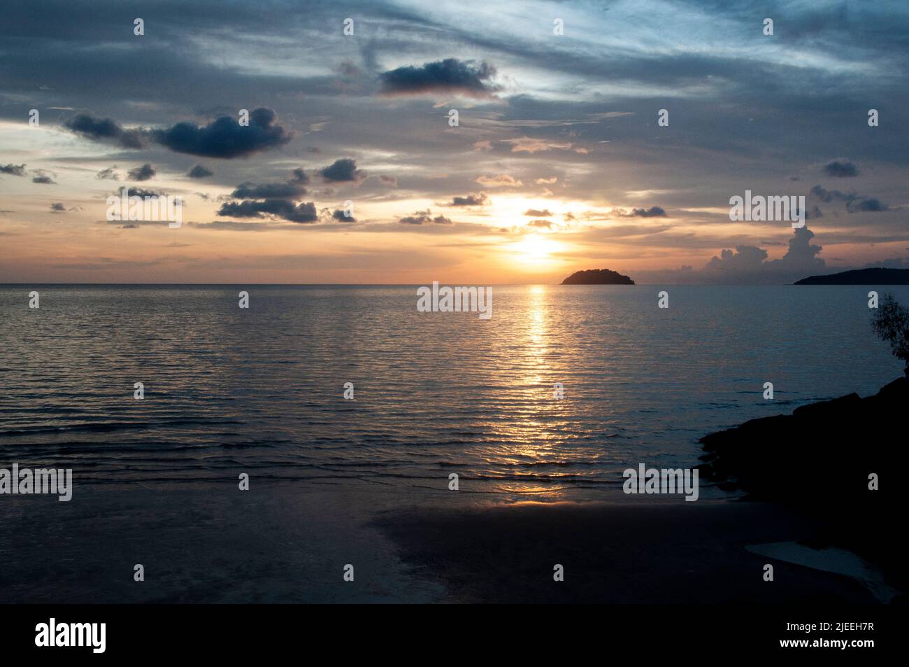 Sunset at Tanjung Aru Beach, Kota Kinabalu, Sabah, Borneo, Malaysia ...