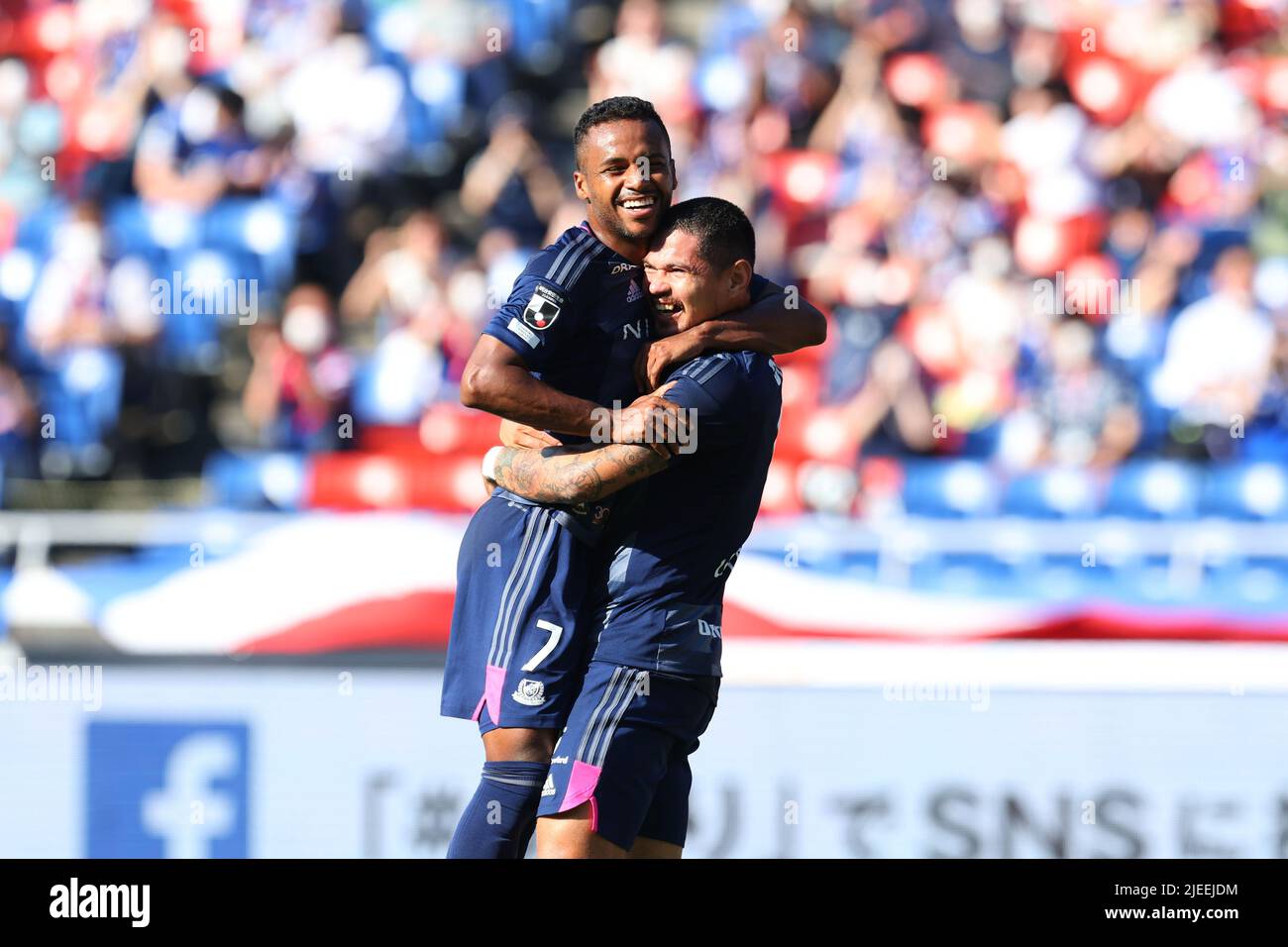 Kanagawa, Japan. 25th June, 2022. (L to R) Elber, Leo Ceara (F.Marinos ...