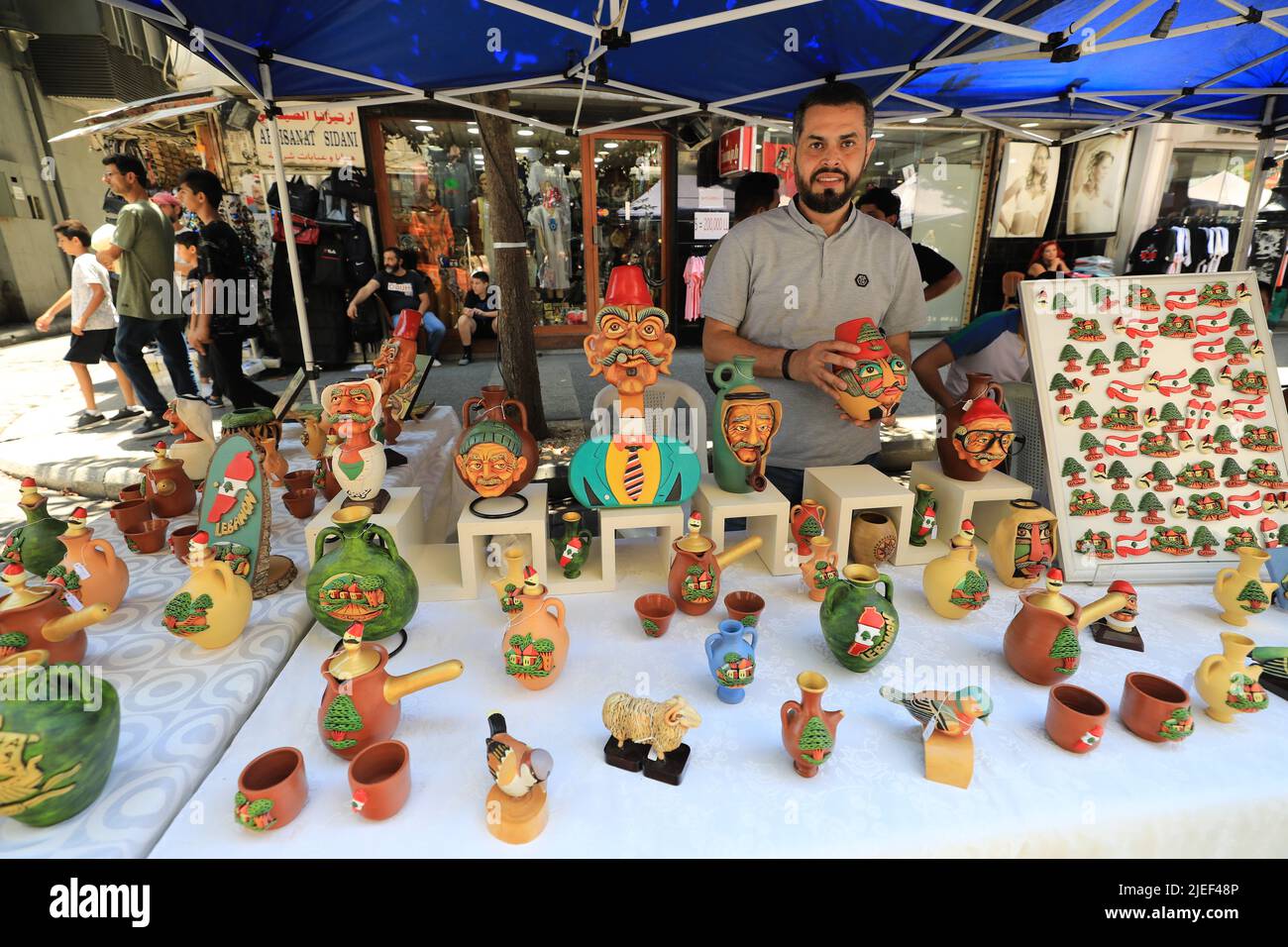 Handicraft booth hi-res stock photography and images - Alamy