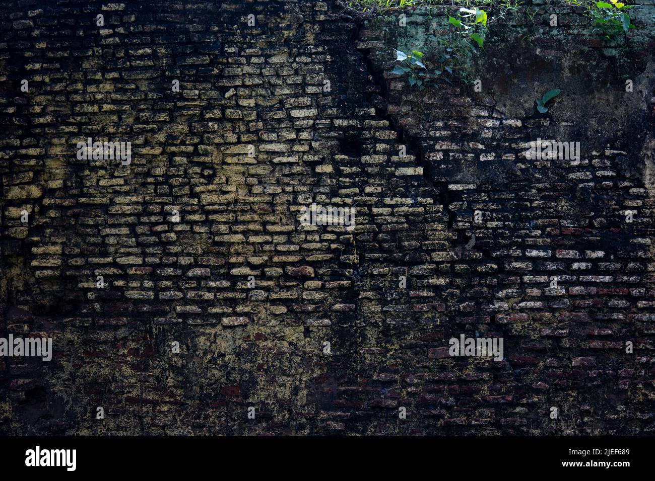 The texture of a red brick wall of an old king's palace Stock Photo - Alamy