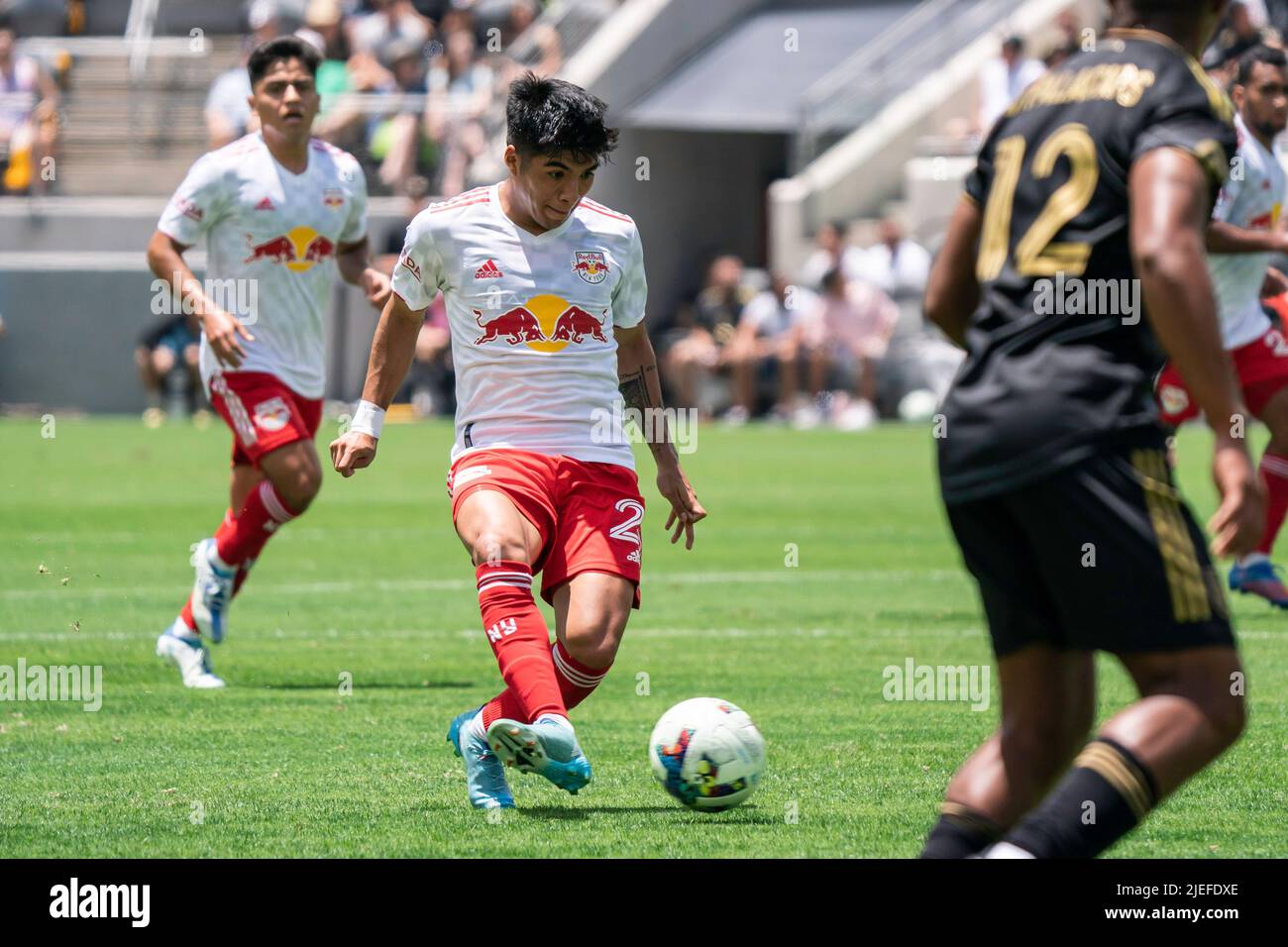 New York Red Bulls midfielder Omir Fernandez (21) makes a pass during a ...