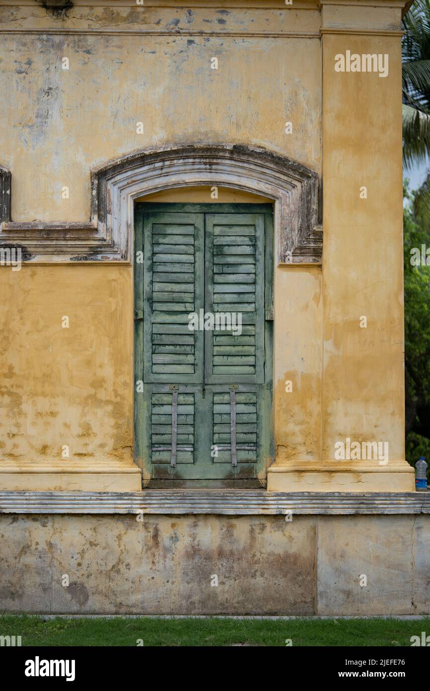 The doors of Bangladesh are simply the best. Walking around the city ...