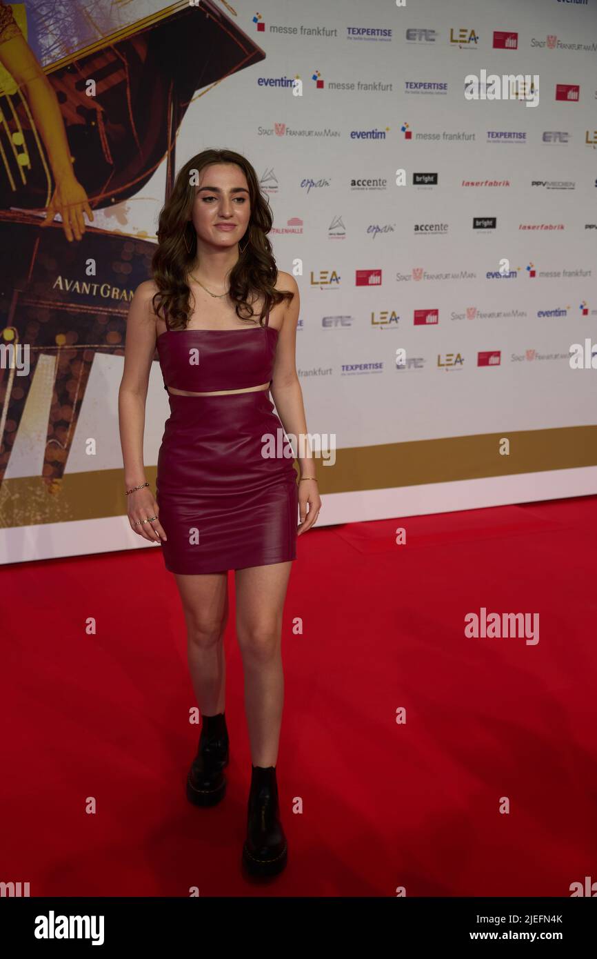 22 June 2022, Hessen, Frankfurt/M.: Singer Pia Baris walks the red carpet before the start of ...