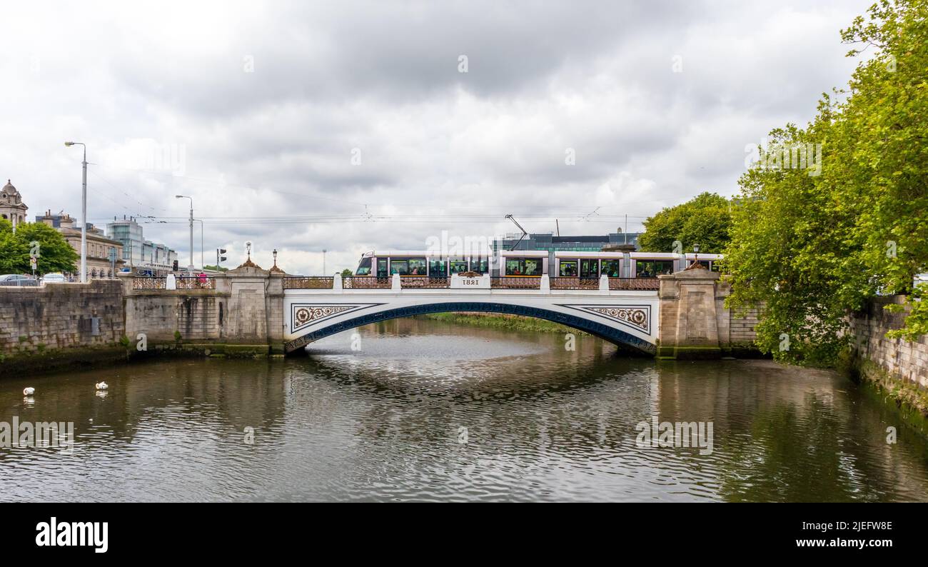 Dublin, Ireland. Frank Sherwin bridge through the river Liffey Stock ...