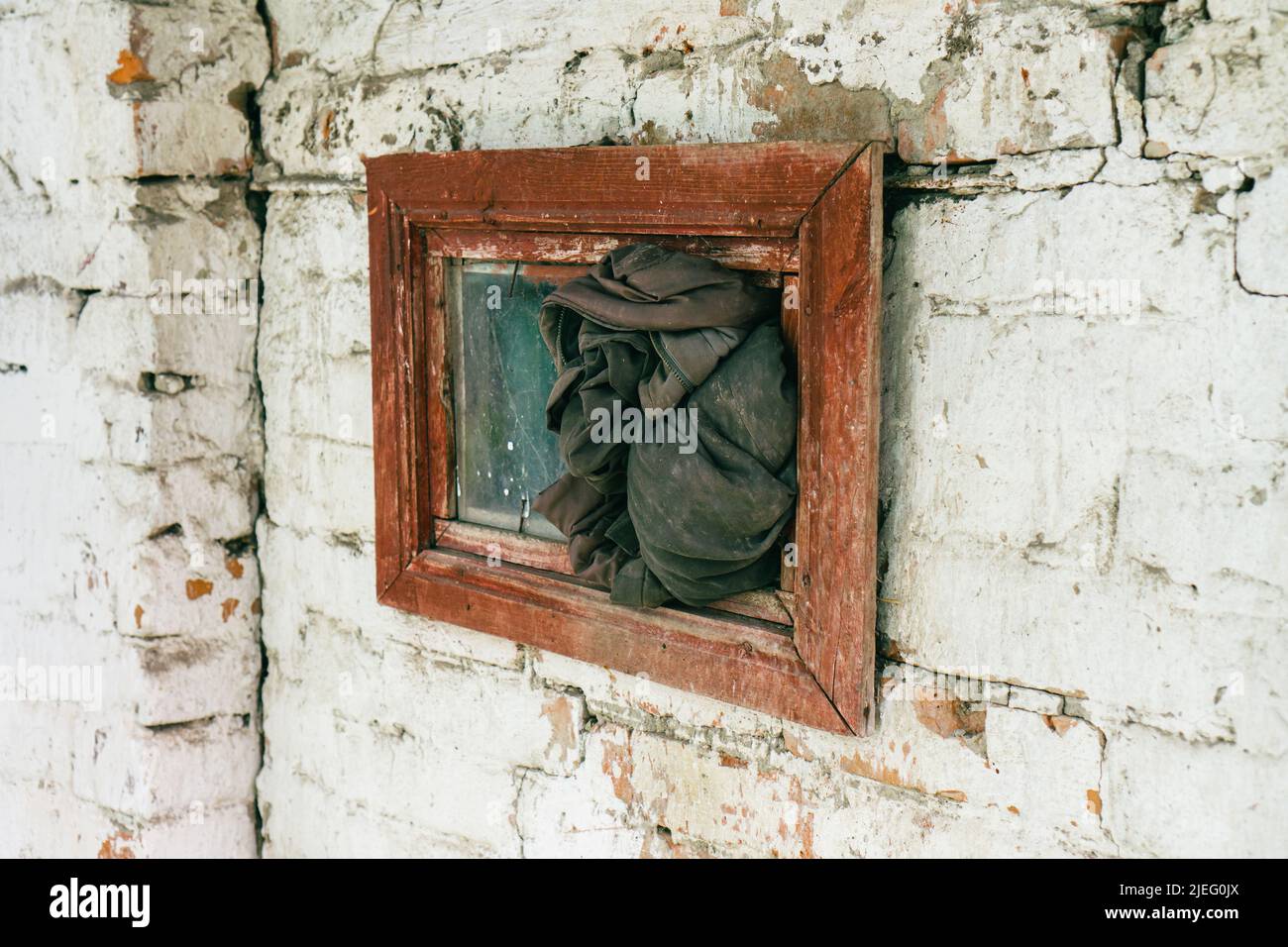 Old destroyed window on abandoned brick wall with white plaster Stock ...