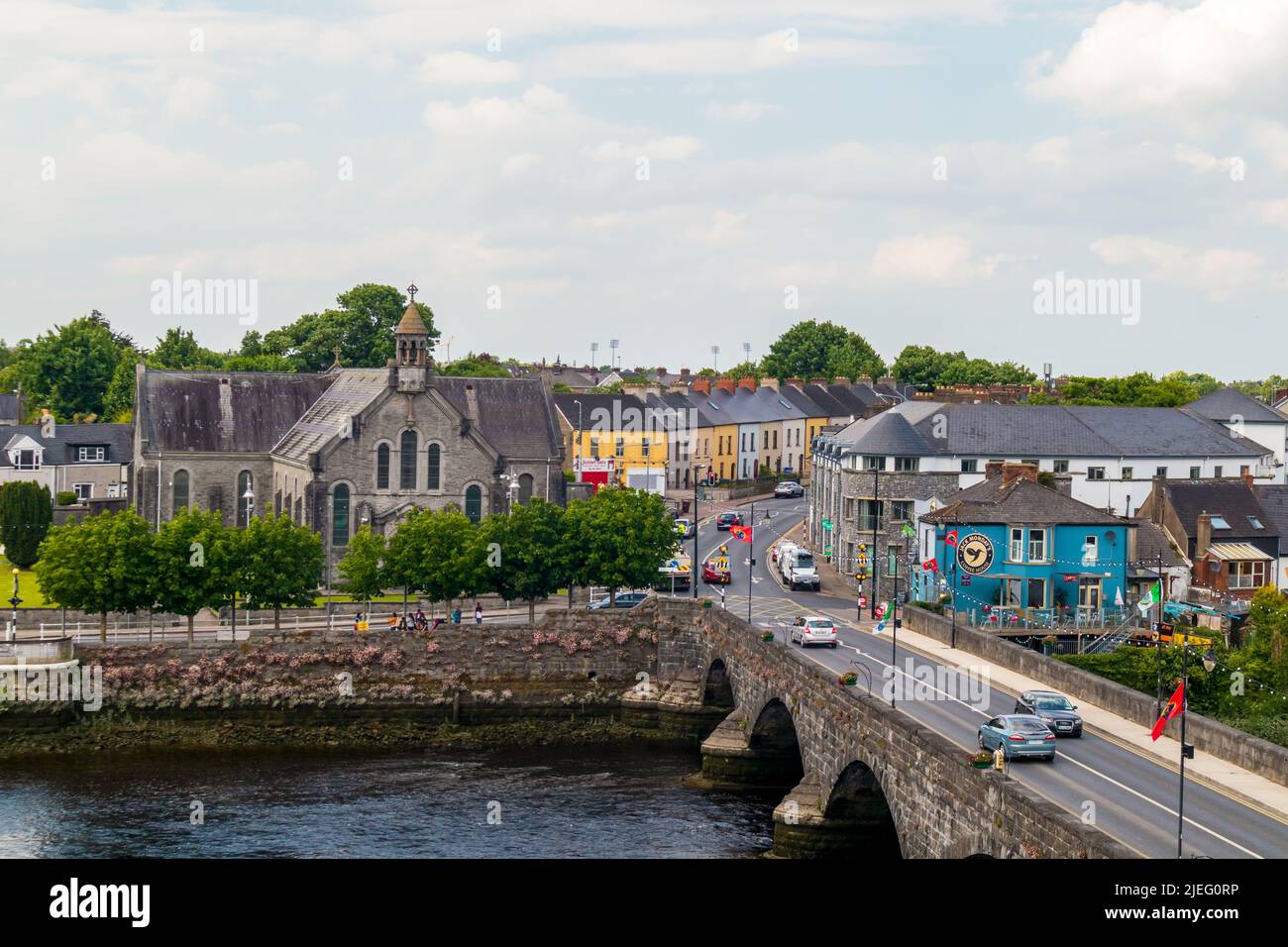 Limerick, Ireland - Lune 4, 2022: Beautiful Limerick urban cityscape ...